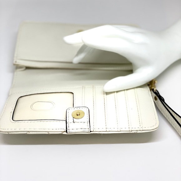 Kohl's | Bags | Kohlsnewivory Quilted Wristlet | Poshmark